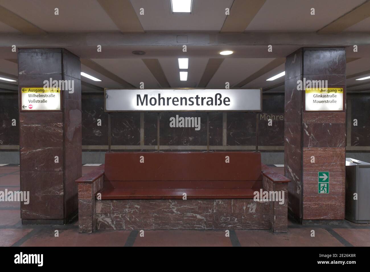 Leere bahnsteig hi-res stock photography and images - Alamy