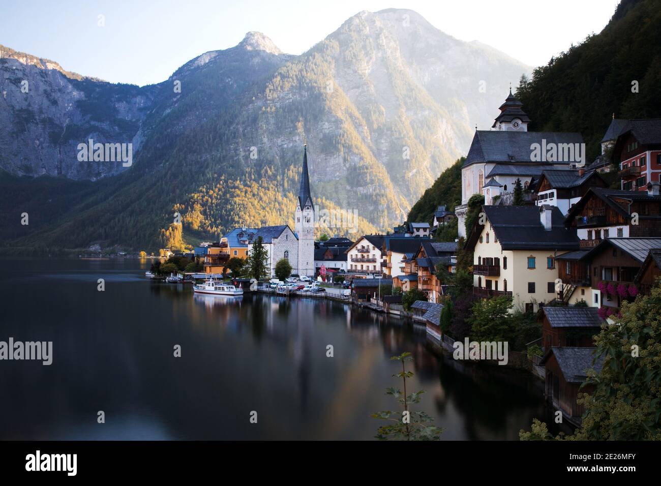 Hallstatt austria autumn hi-res stock photography and images - Alamy