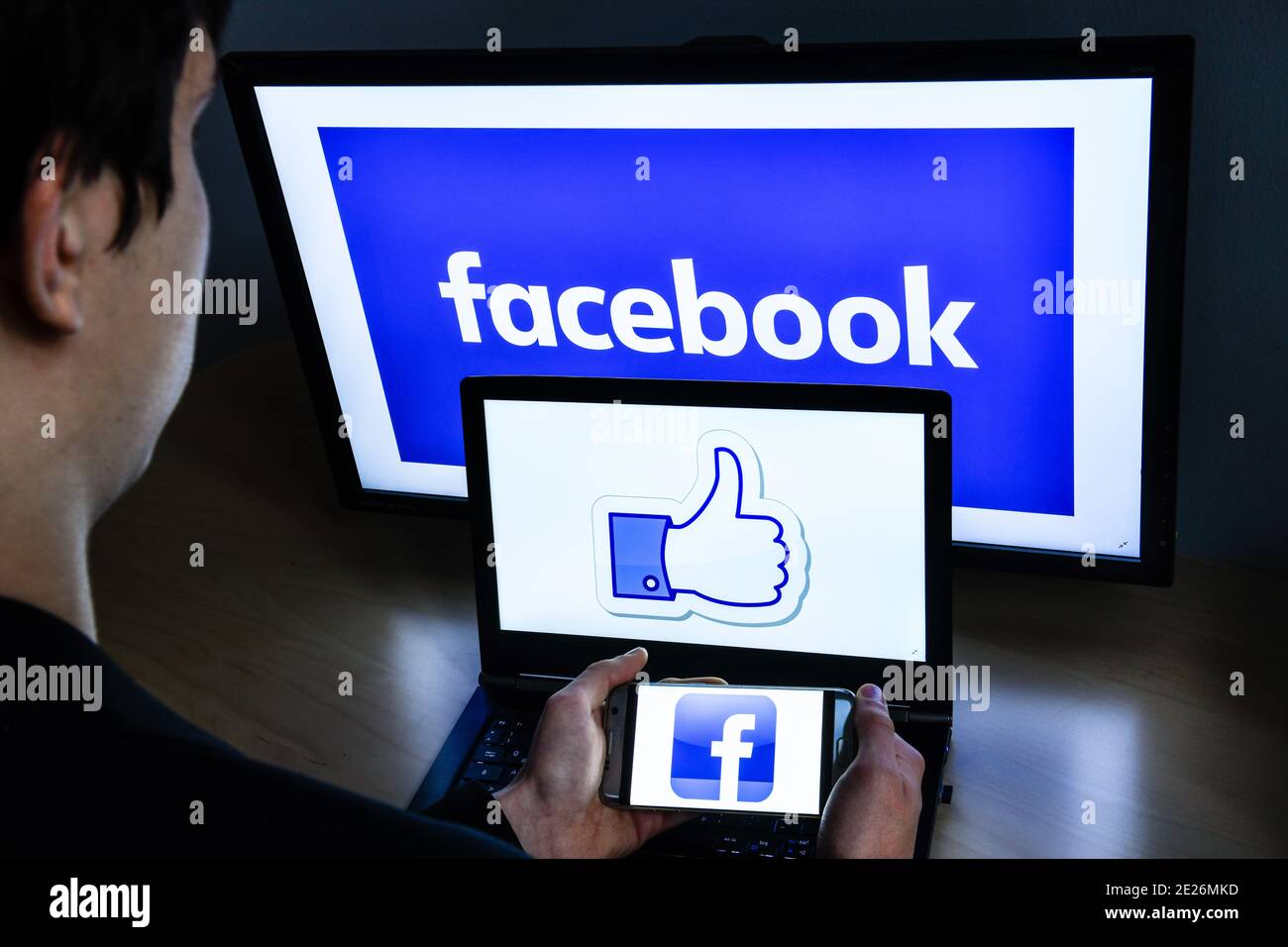 Bildschirm facebook hi-res stock photography and images - Alamy