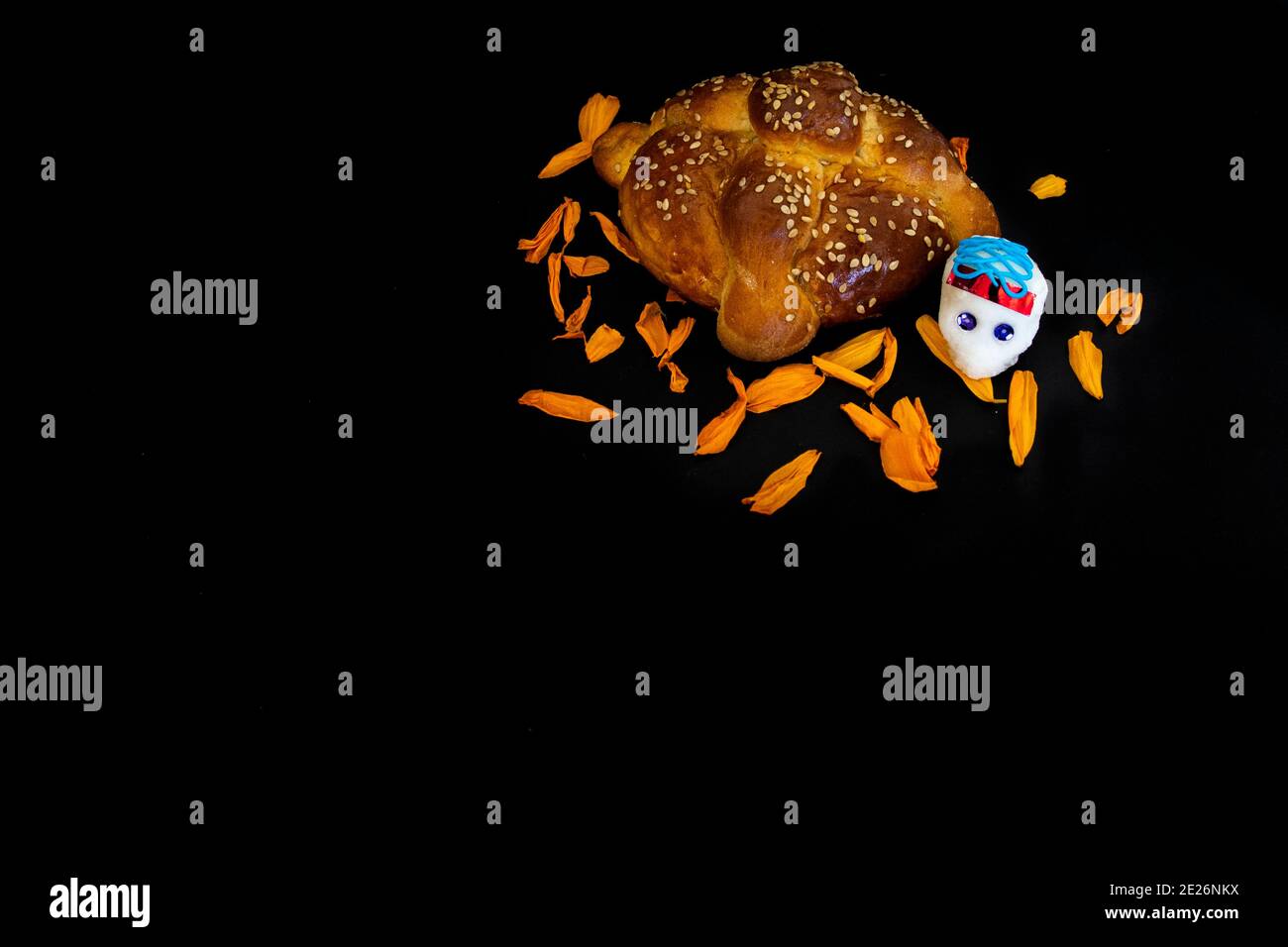 Dia de muertos méxico pan de muerto hi-res stock photography and images ...