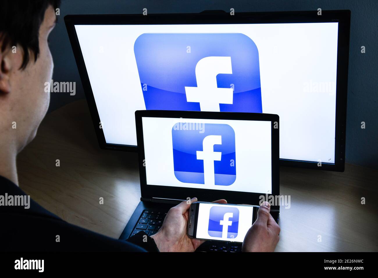 Bildschirm facebook hi-res stock photography and images - Alamy
