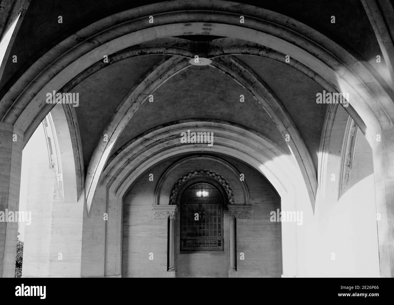 Vaulted ceiling church architecture Black and White Stock Photos ...