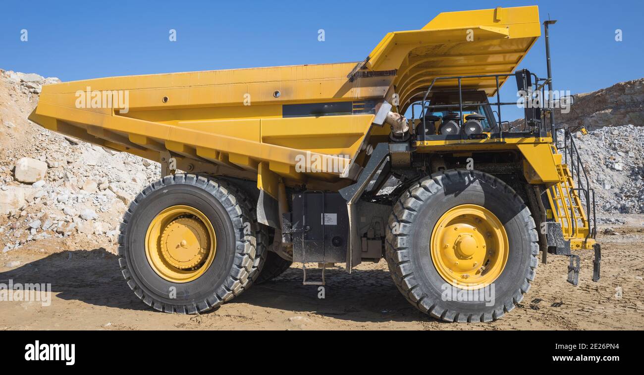 Mining tractor working in open pit mining Stock Photo - Alamy