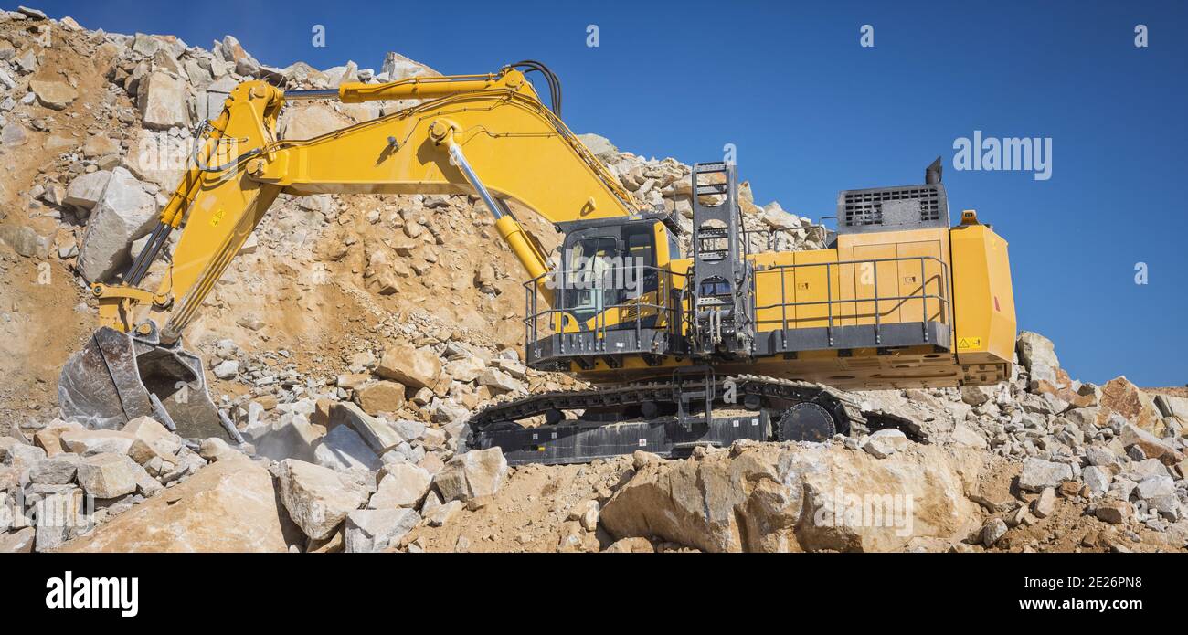 Liebherr crawler crane hi-res stock photography and images - Alamy