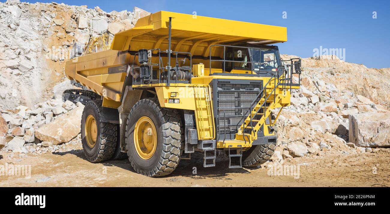 Brand new mining tractor working in open pit mining Stock Photo - Alamy