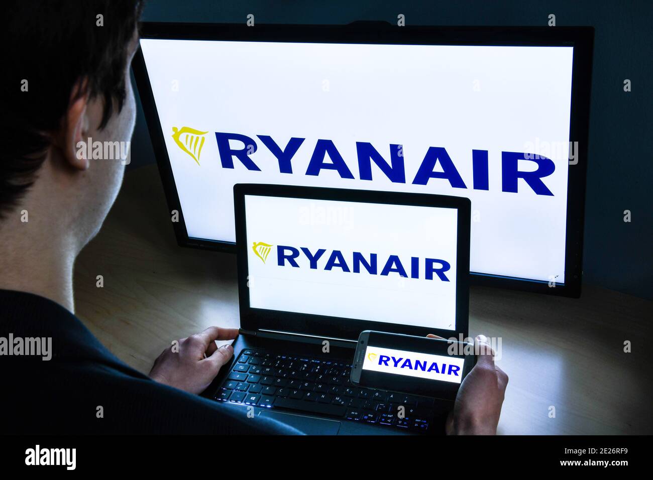 Ryanair emblem hi-res stock photography and images - Alamy
