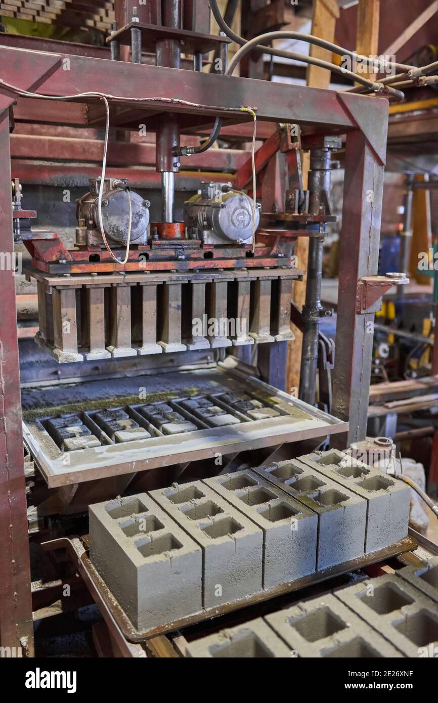 Hollow blocks production hi-res stock photography and images - Alamy