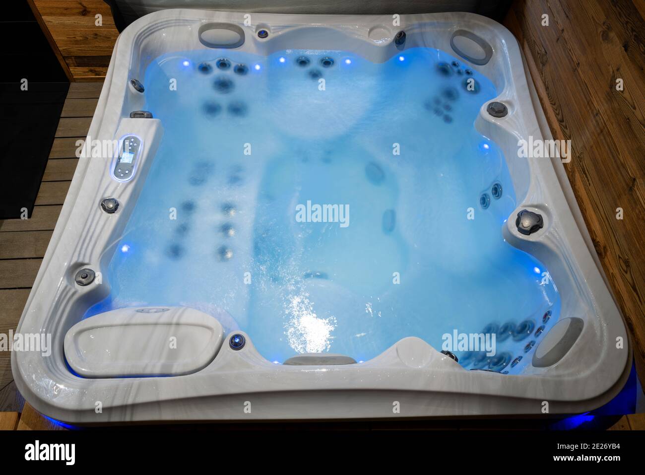 Luxury jacuzzi bathtub in home hi-res stock photography and images - Alamy