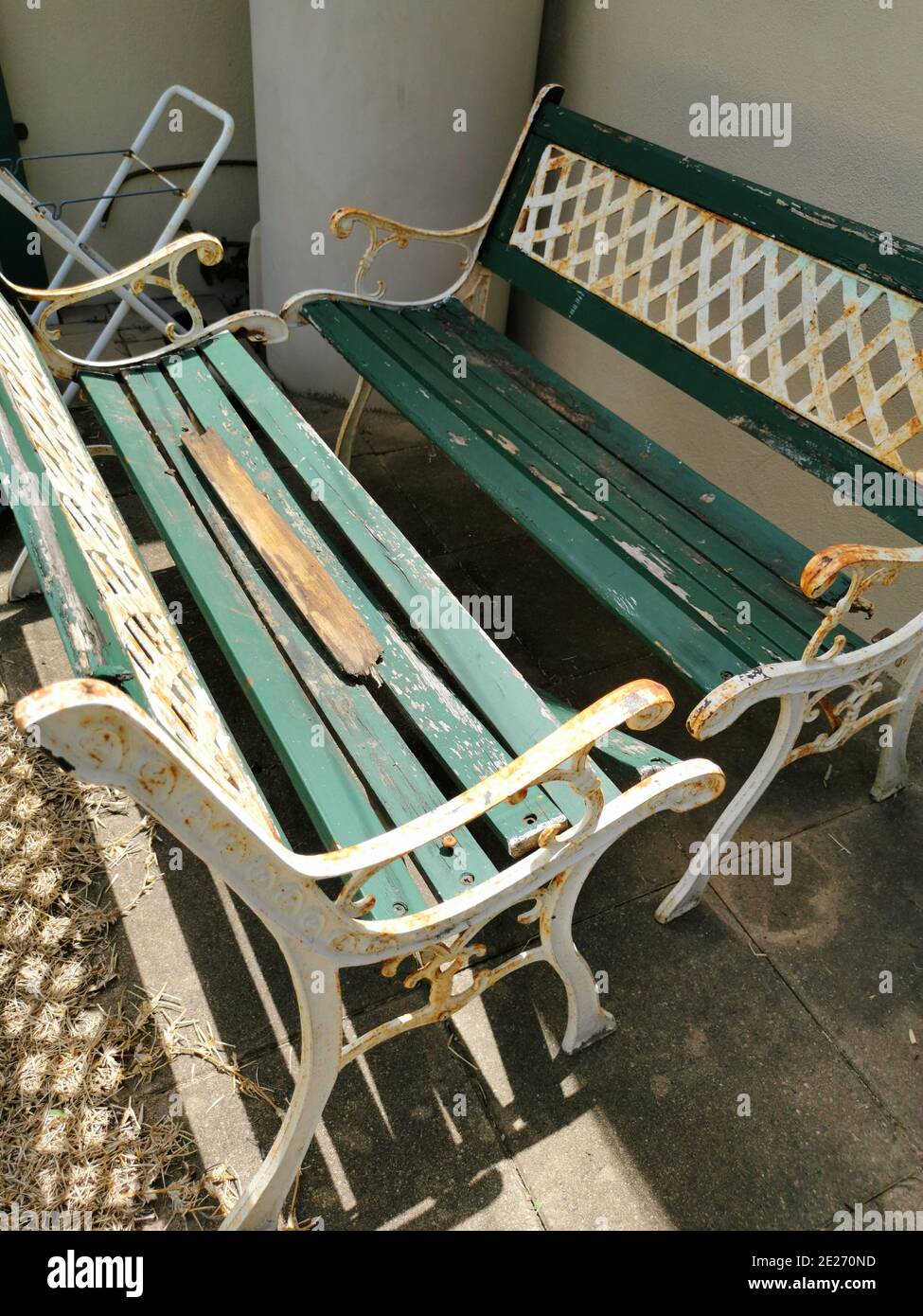 Rusty benches hi-res stock photography and images - Alamy