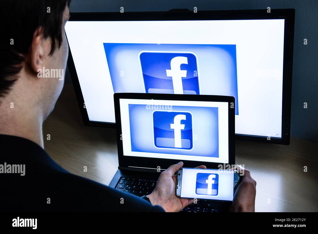 Bildschirm facebook hi-res stock photography and images - Alamy