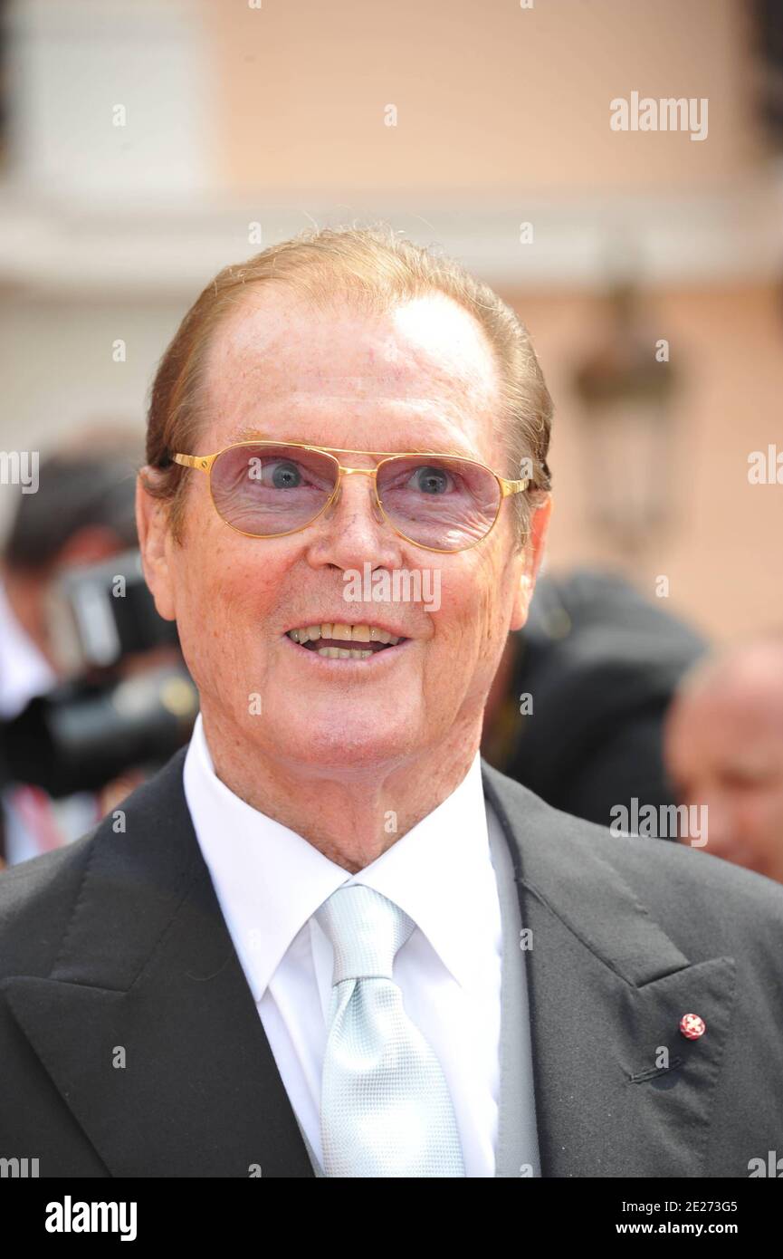 Roger Moore arriving for the religious wedding ceremony of Prince Abert ...