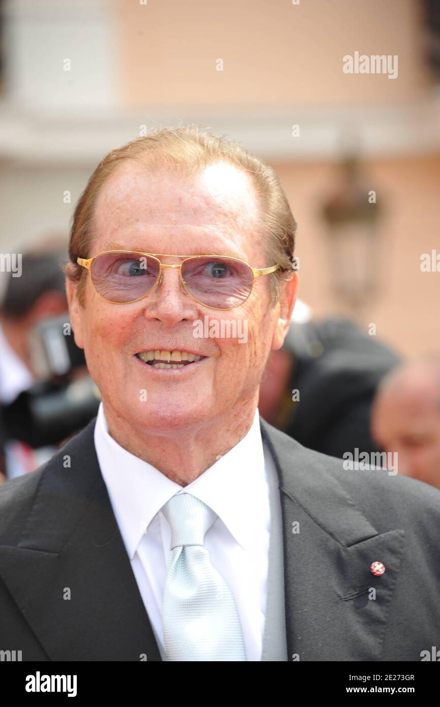 Roger Moore arriving for the religious wedding ceremony of Prince Abert ...