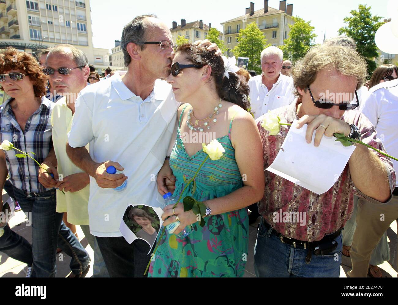 Des membres de la famille d'Alexandre Junca dont sa mère Valérie Lance ...