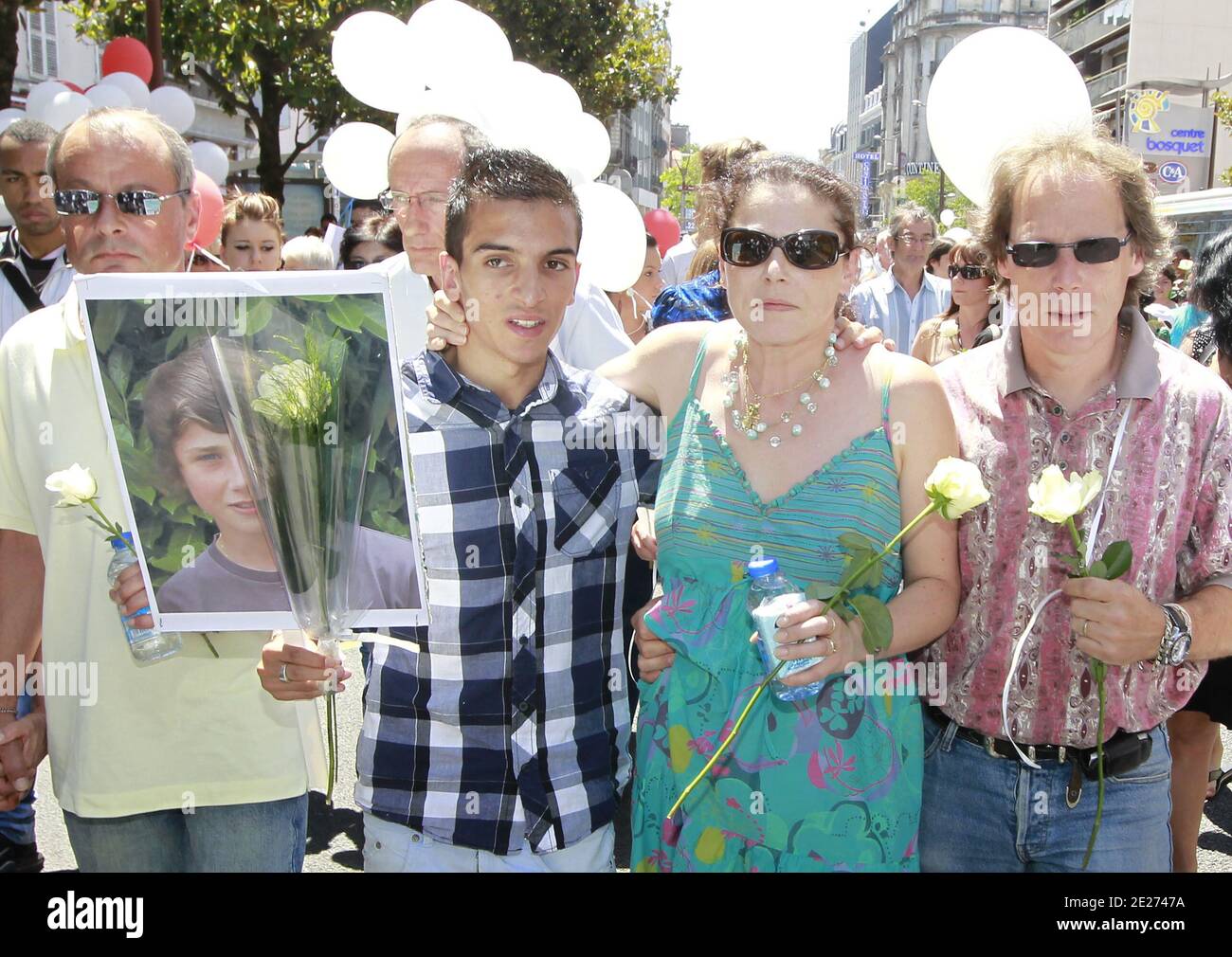 Des membres de la famille d'Alexandre Junca dont sa mère Valérie Lance ...