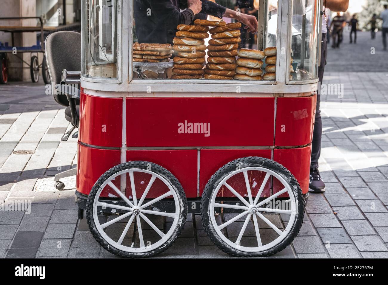 Simit bread stall istanbul turkey hi-res stock photography and images ...