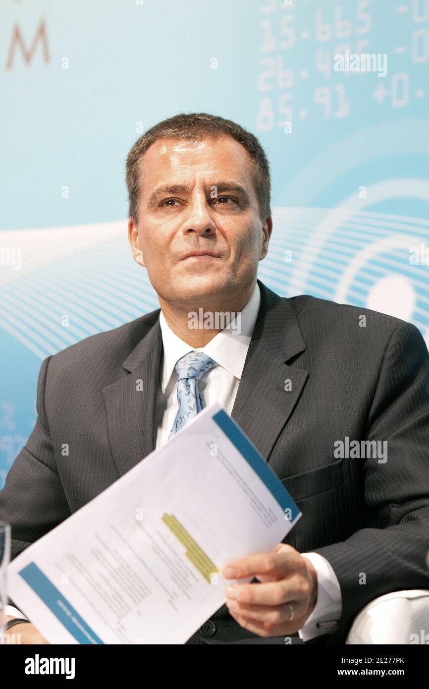 Euronext paris hi-res stock photography and images - Alamy