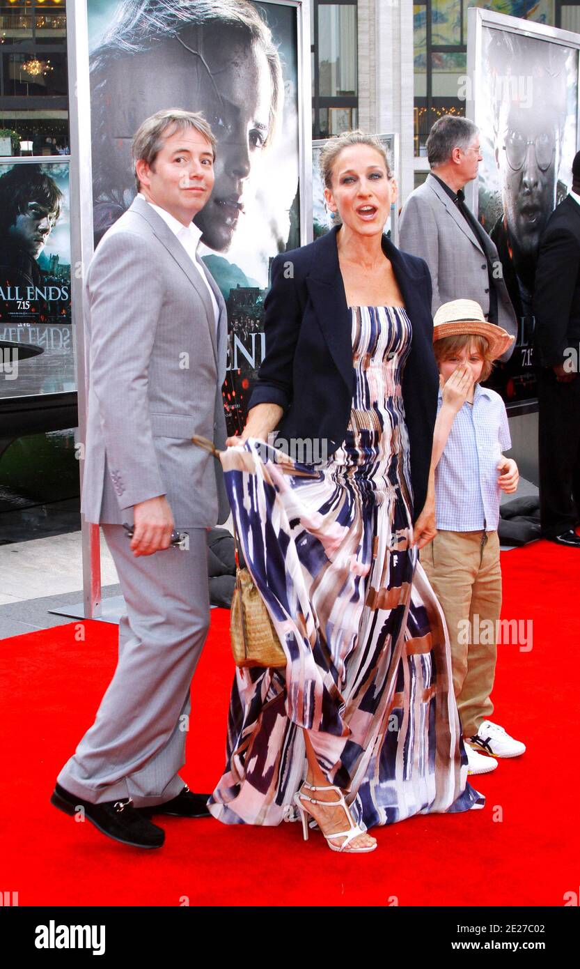 Matthew Broderick, Sarah Jessica Parker and James Wilkie Broderick pose ...