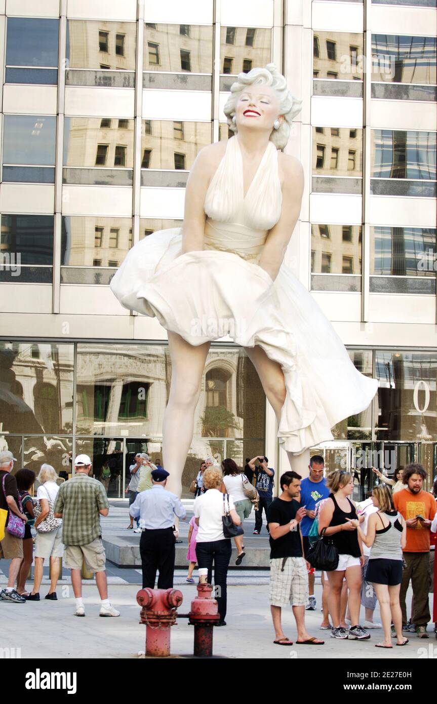 A new sculpture of Marilyn Monroe was unveiled at the Michigan Avenue ...