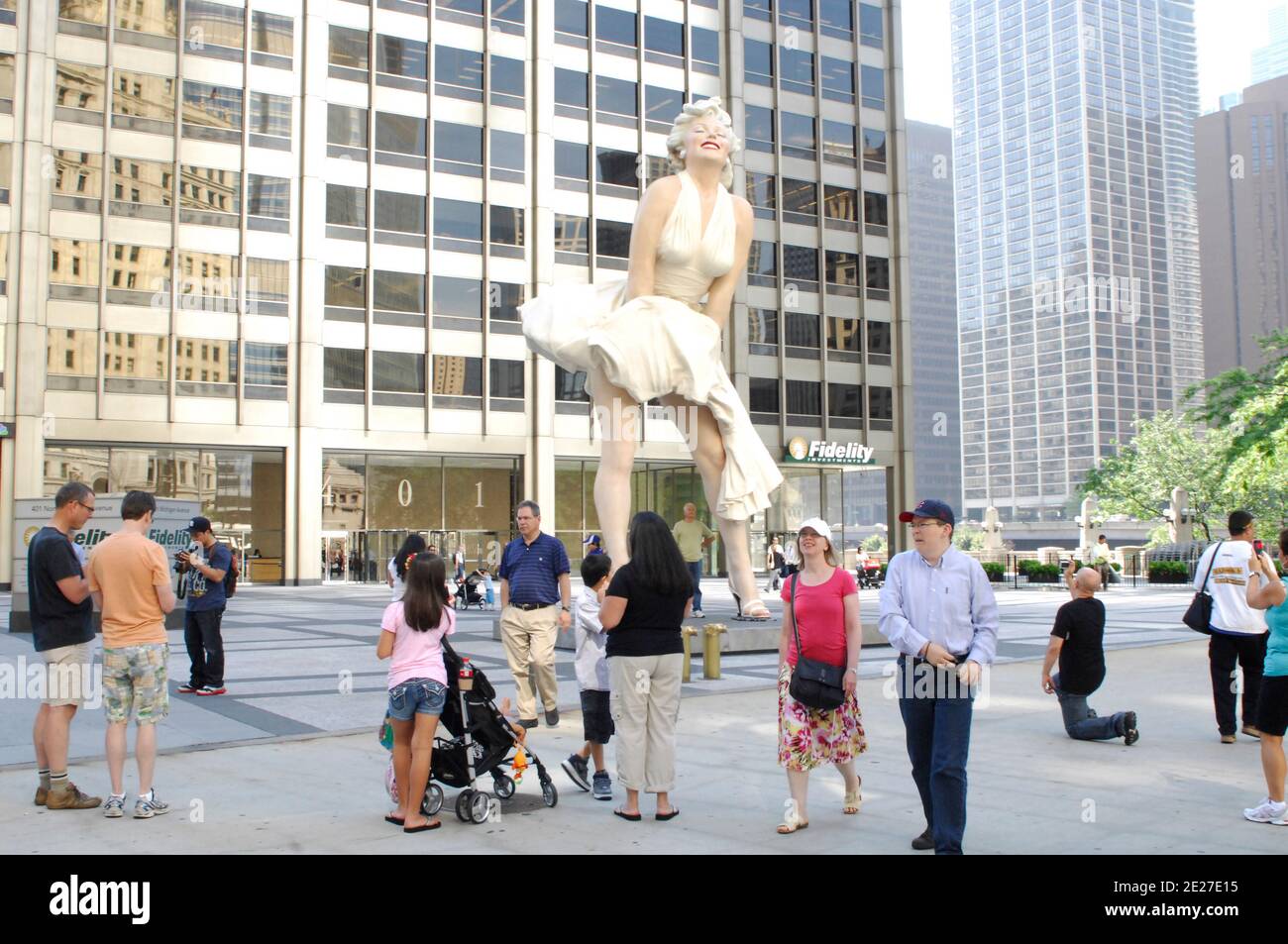 Marilyn monroe pose hi-res stock photography and images - Alamy