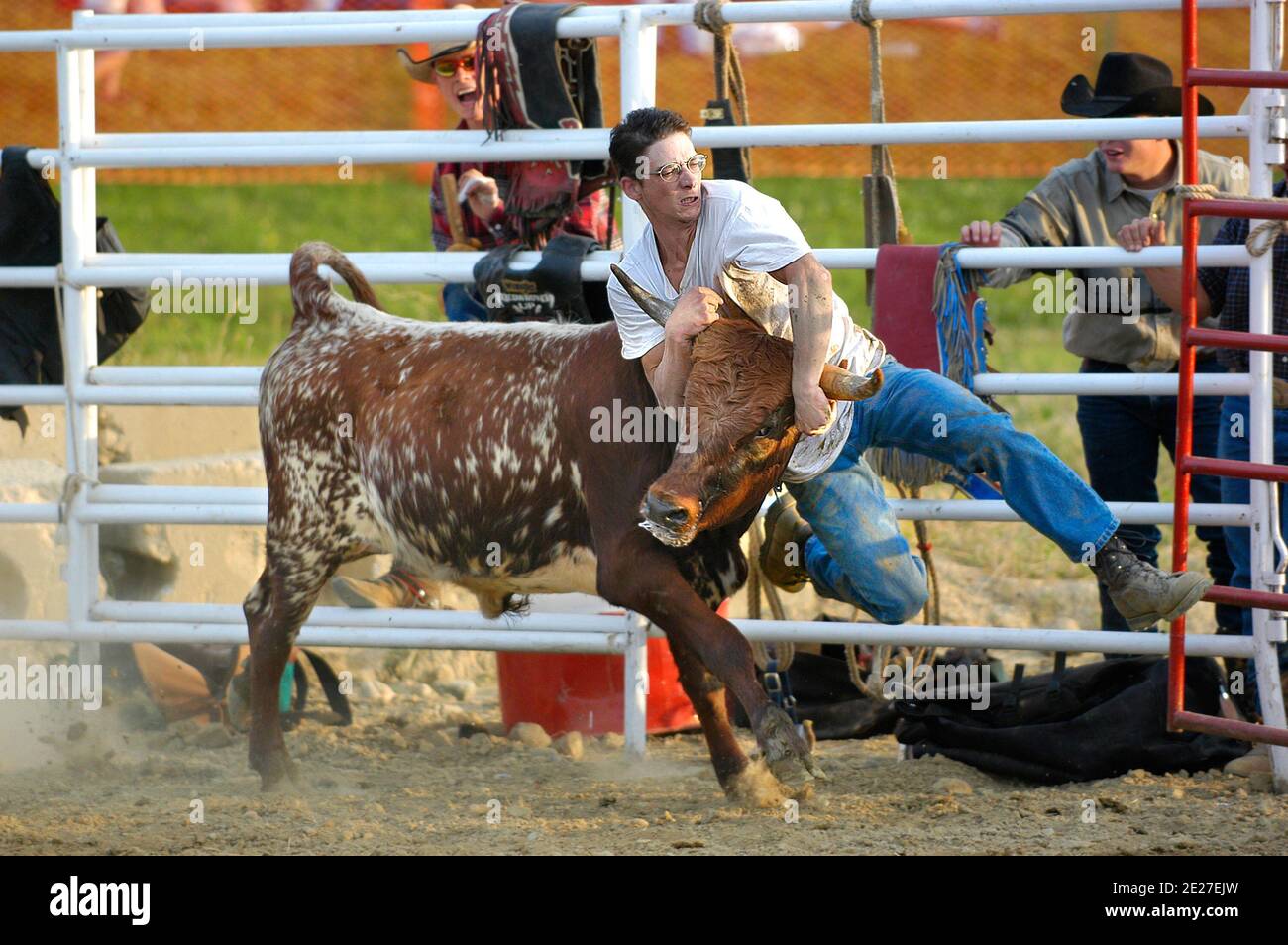 Steer wrestling cowboy action rodeo hi-res stock photography and images ...