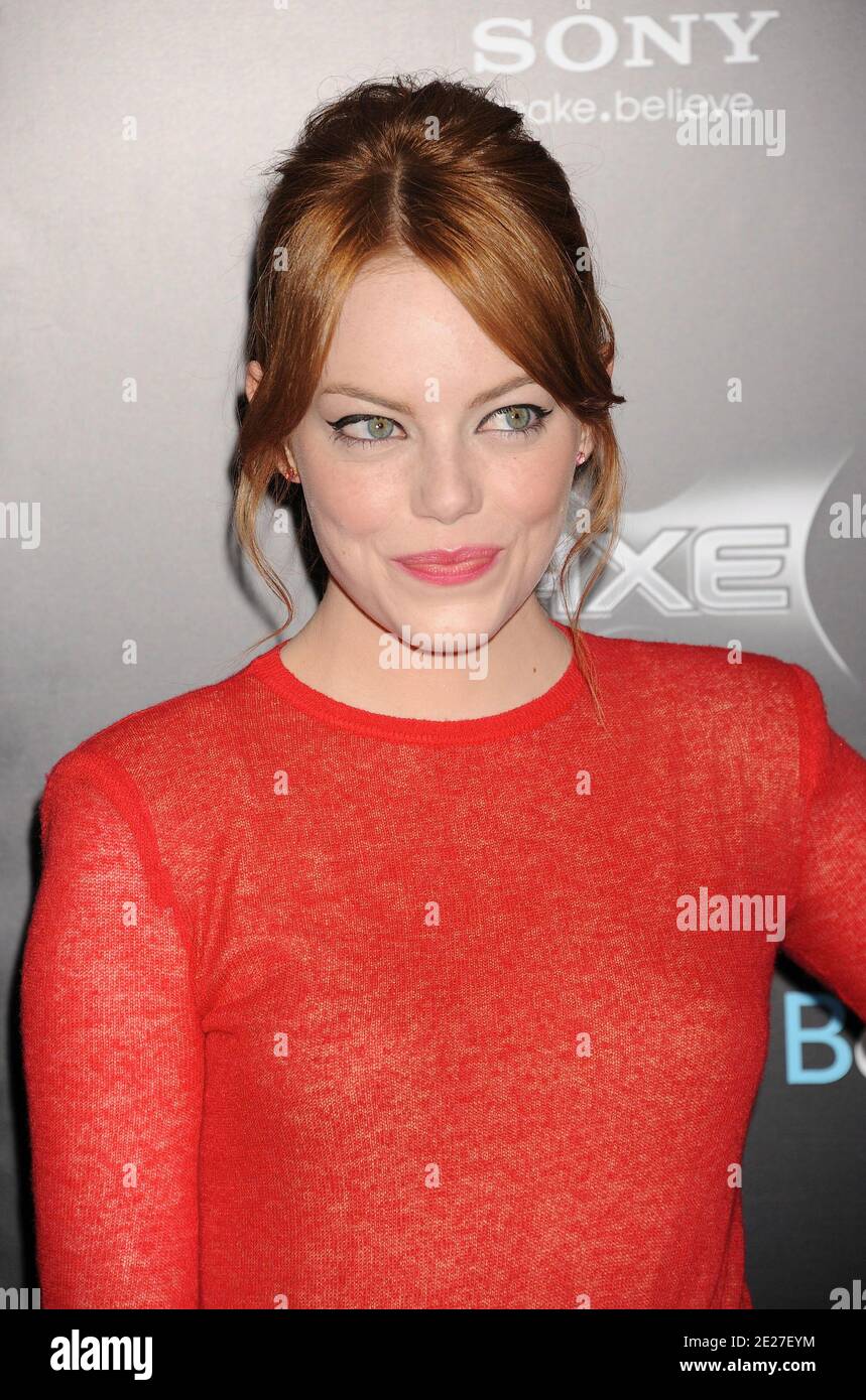 Emma stone friends with benefits hi-res stock photography and images ...