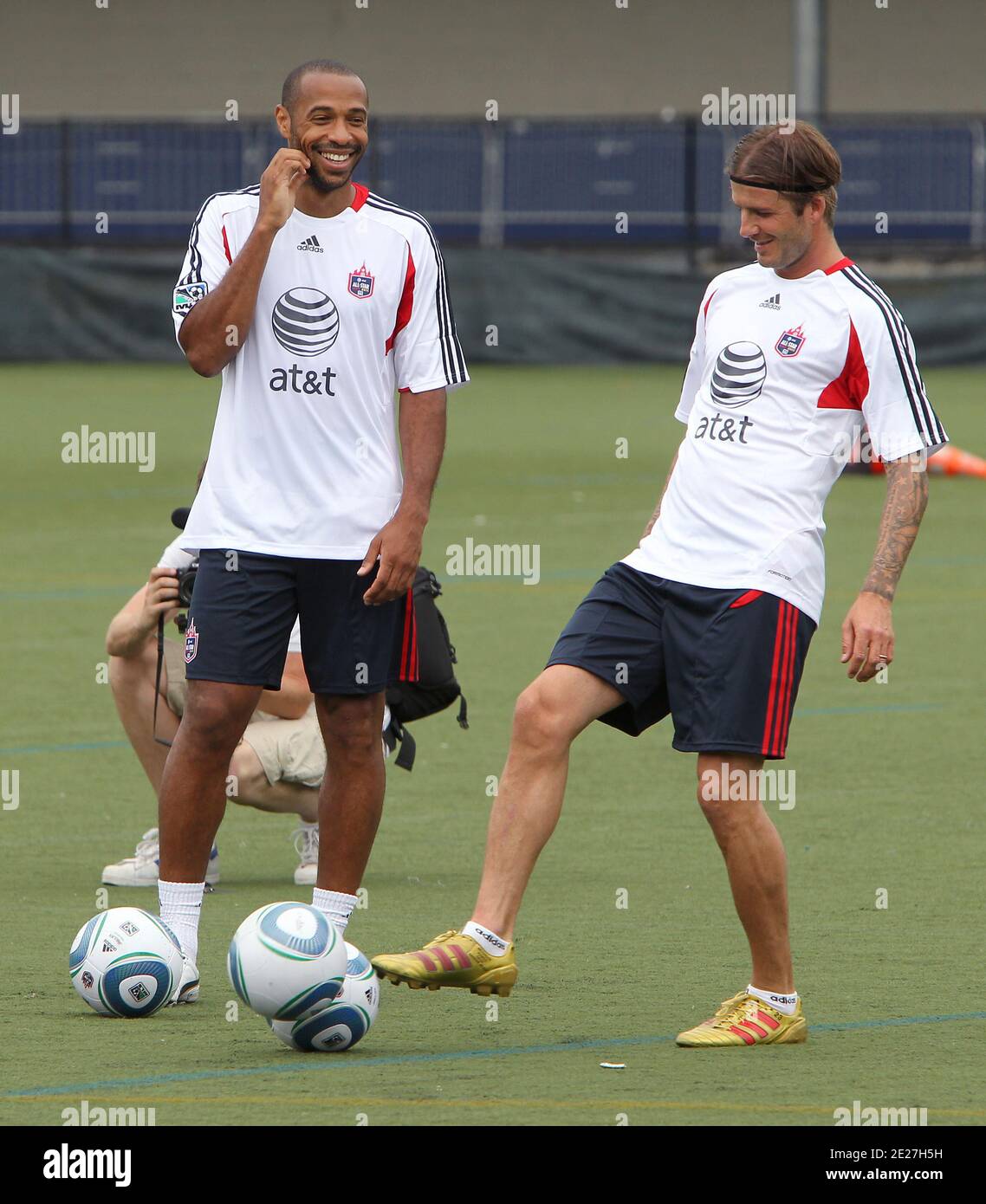 David beckham and thierry henry hi-res stock photography and images - Alamy