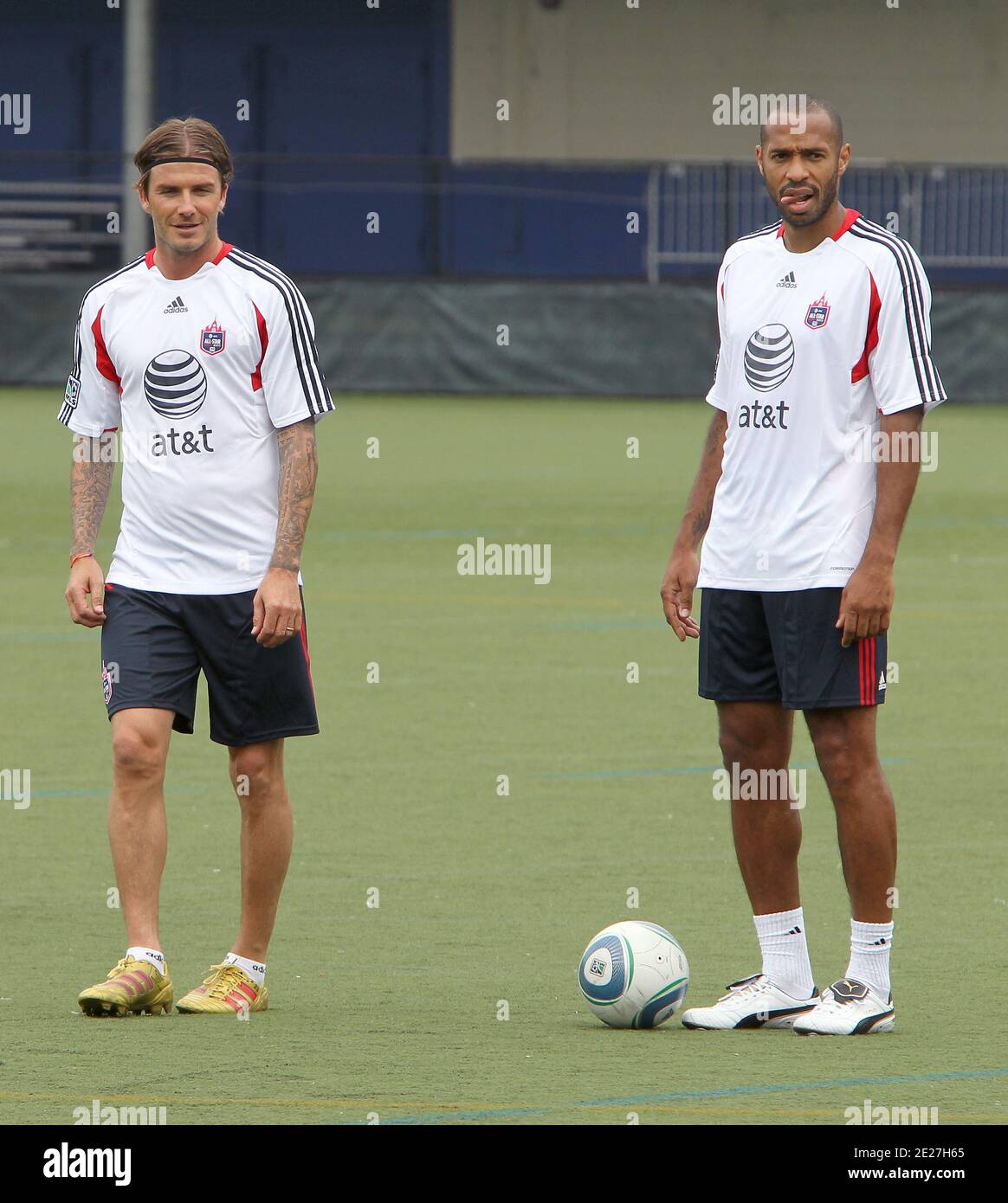 David beckham and thierry henry hi-res stock photography and images - Alamy