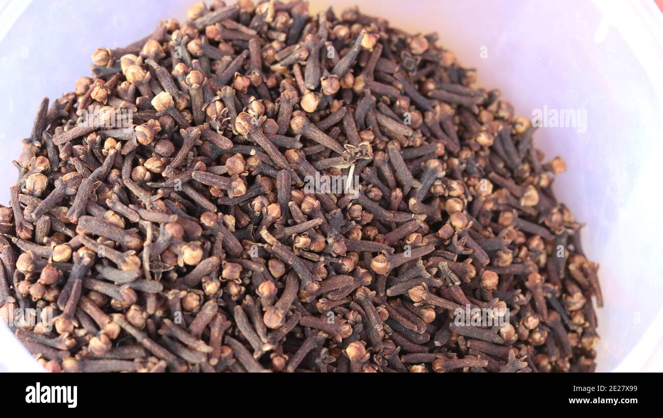 Clsoeup shot of cloves on pot Stock Photo - Alamy
