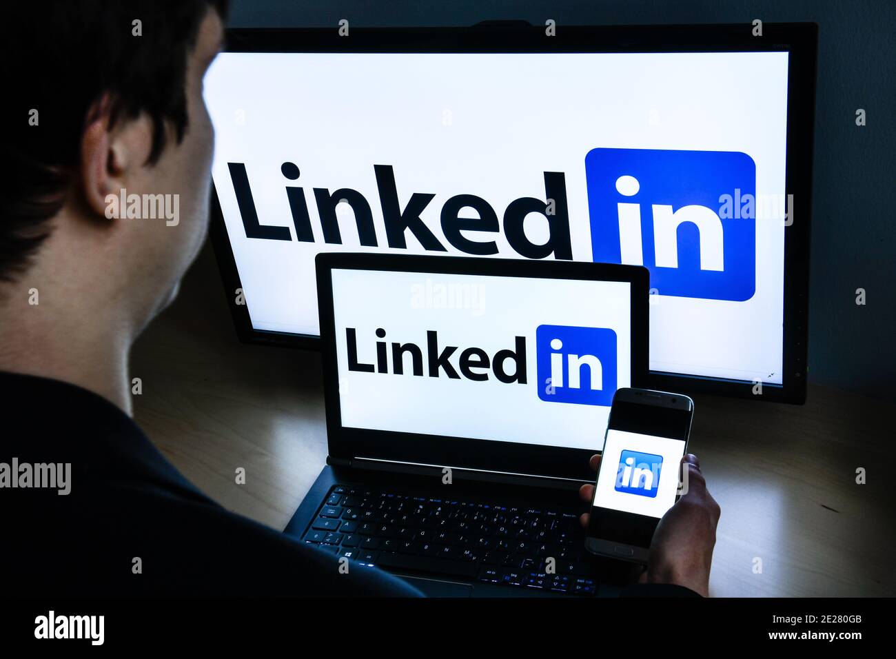 Logo linkedin in laptop hi-res stock photography and images - Alamy