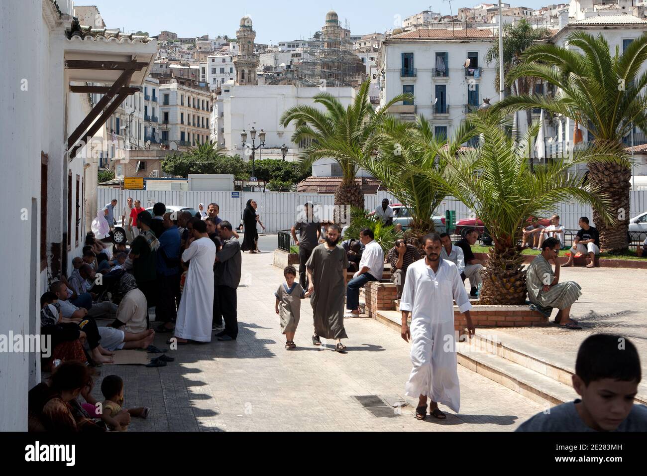 Day life near the casbah of Alger, muslims goes to the Mosquee Jemaa ...