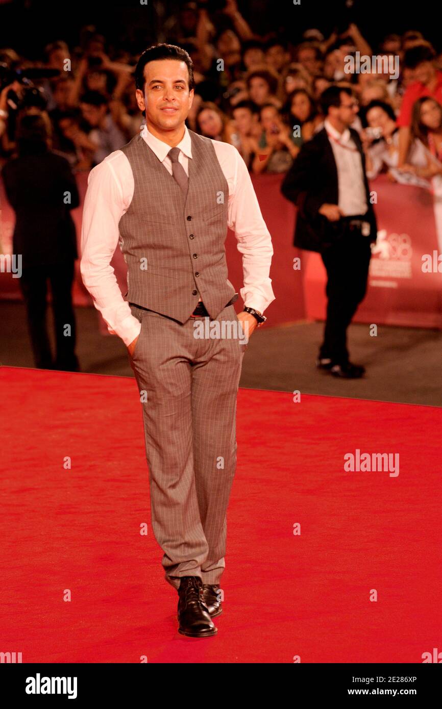 Actor Val Lauren arriving on the Red Carpet for the premiere of 'Sal ...