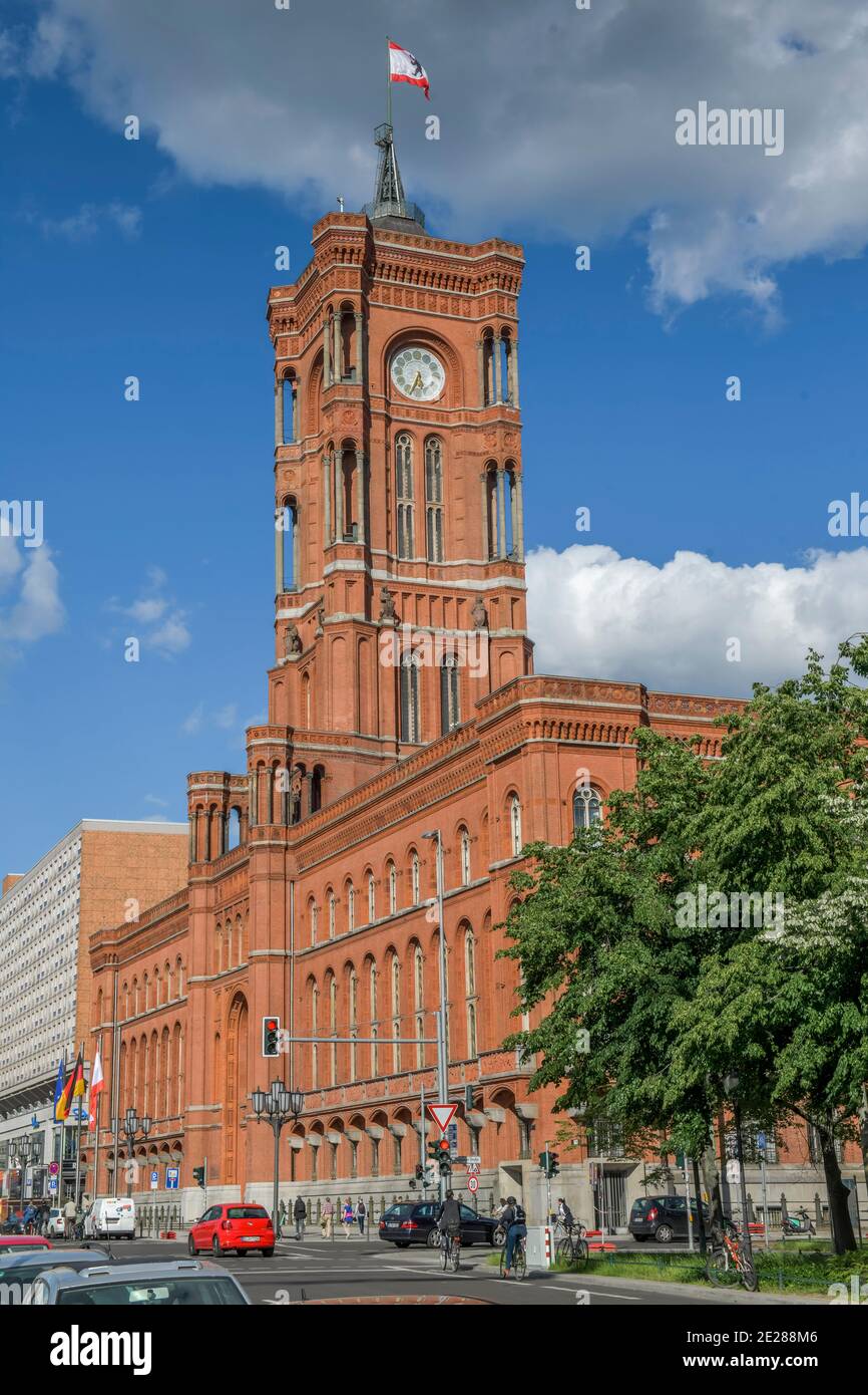 Rote rathaus turm hi-res stock photography and images - Alamy