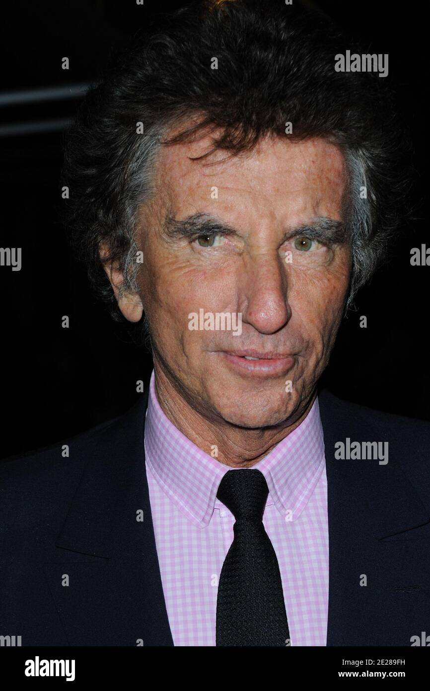 Jack Lang arriving at the premiere of play "Un paradis sur terre" with ...