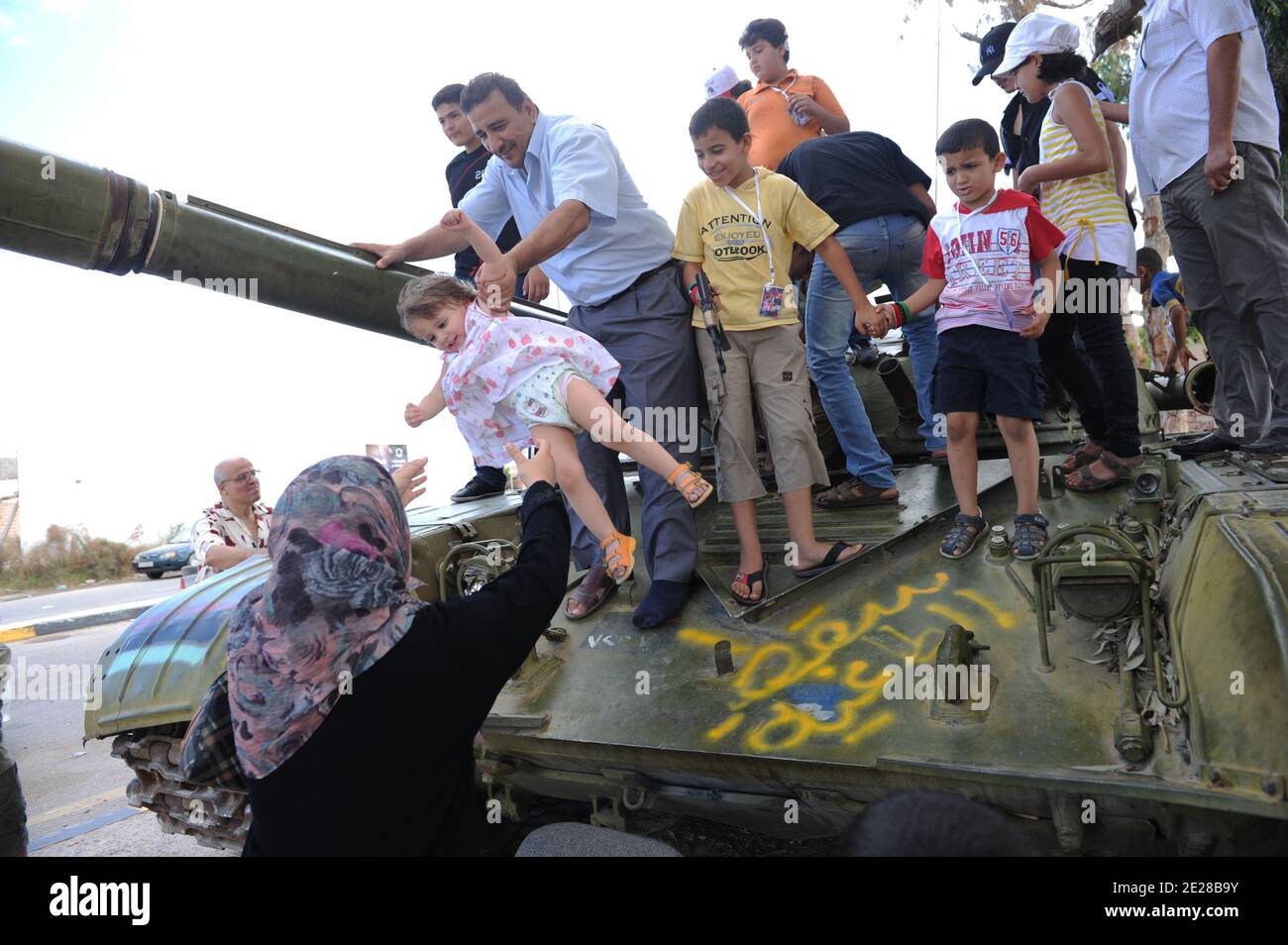 Libyan families visit destroyed tanks, nearly 3 weeks after the fall of ...