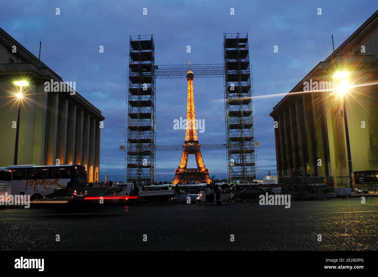 A replica of the Twin Towers is being built on Trocadero Square in ...