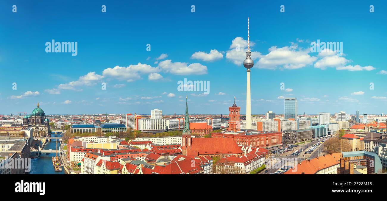 Plaza alexanderplatz hi-res stock photography and images - Alamy
