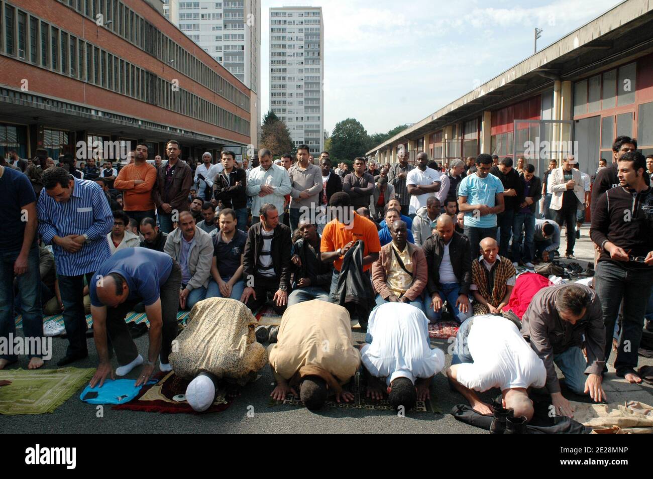 Muslim prayer on the streets of paris hi-res stock photography and ...