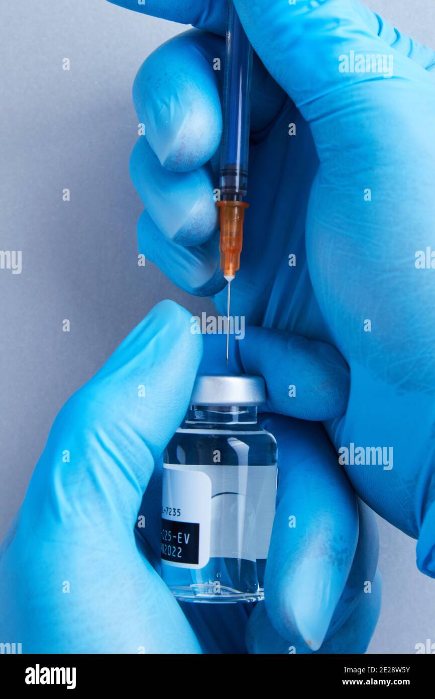 Gloved hands prepare syringe hi-res stock photography and images - Alamy