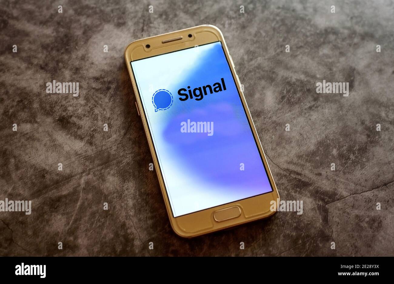 Valencia, Spain - January 10, 2021: A smartphone loads the new Signal ...