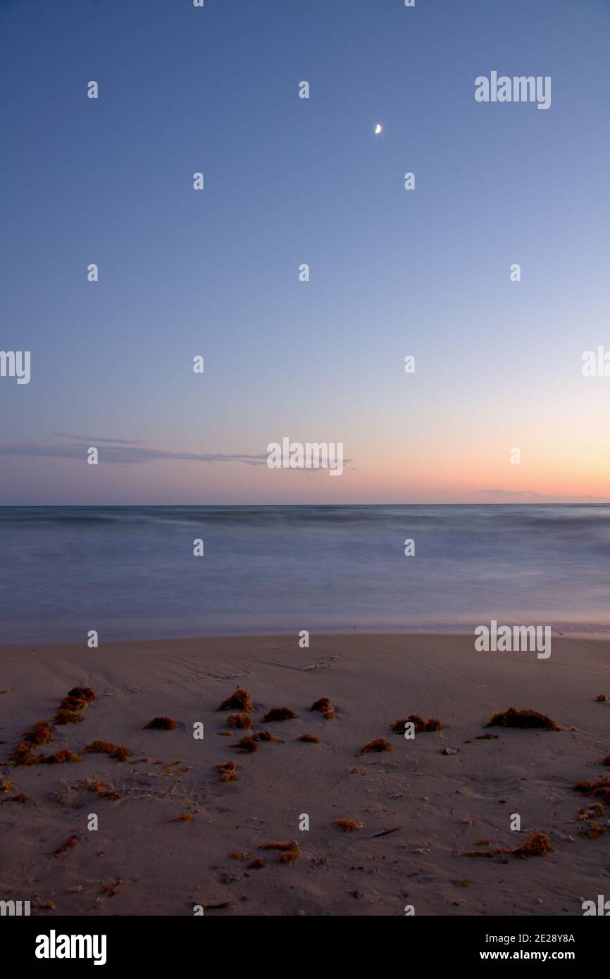 Inspirational beach scene hi-res stock photography and images - Alamy