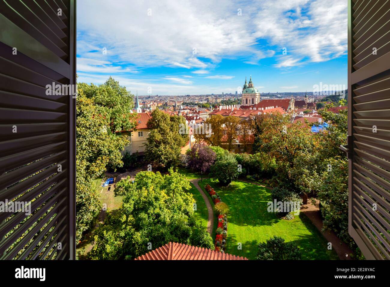 Open castle hi-res stock photography and images - Alamy