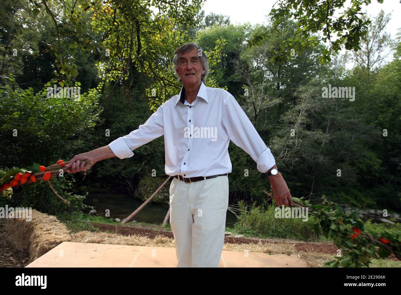 Artist nils udo hi-res stock photography and images - Alamy