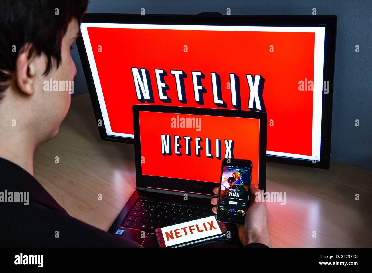 Netflix emblem hi-res stock photography and images - Alamy