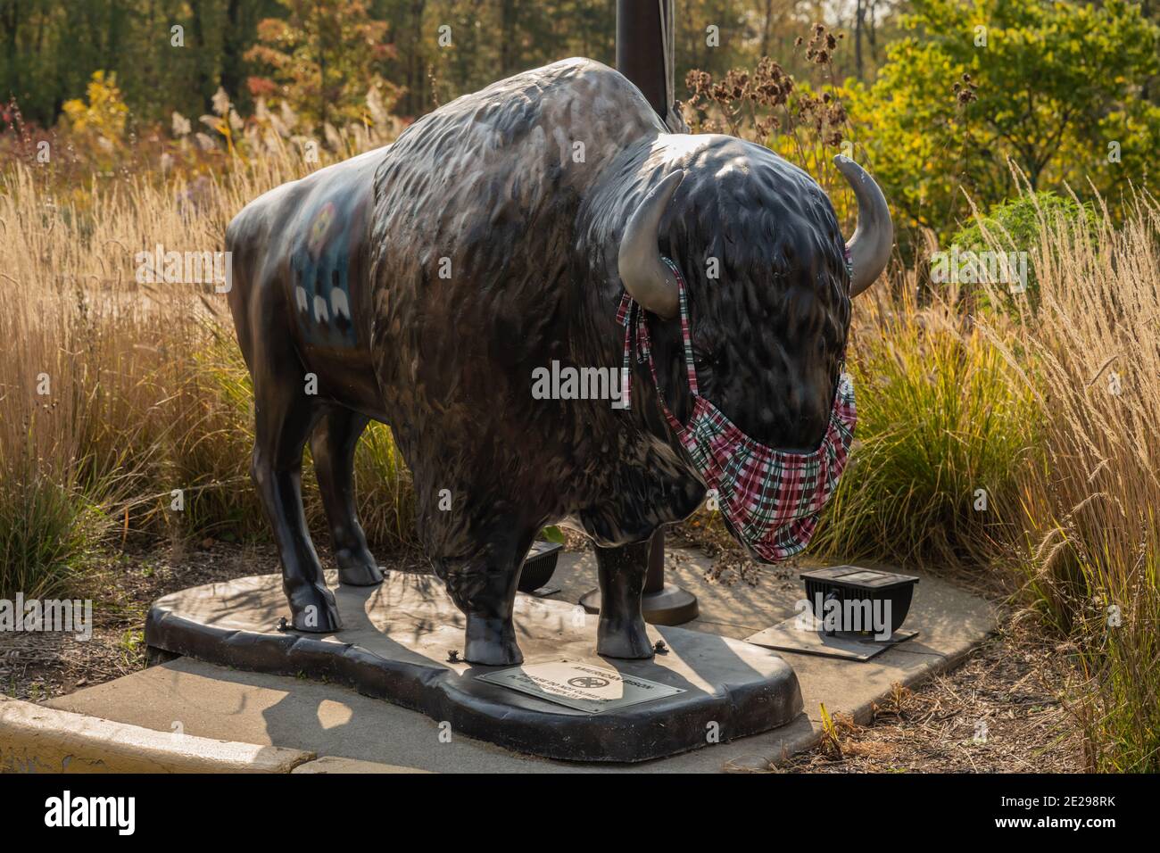 Bison statue hi-res stock photography and images - Alamy