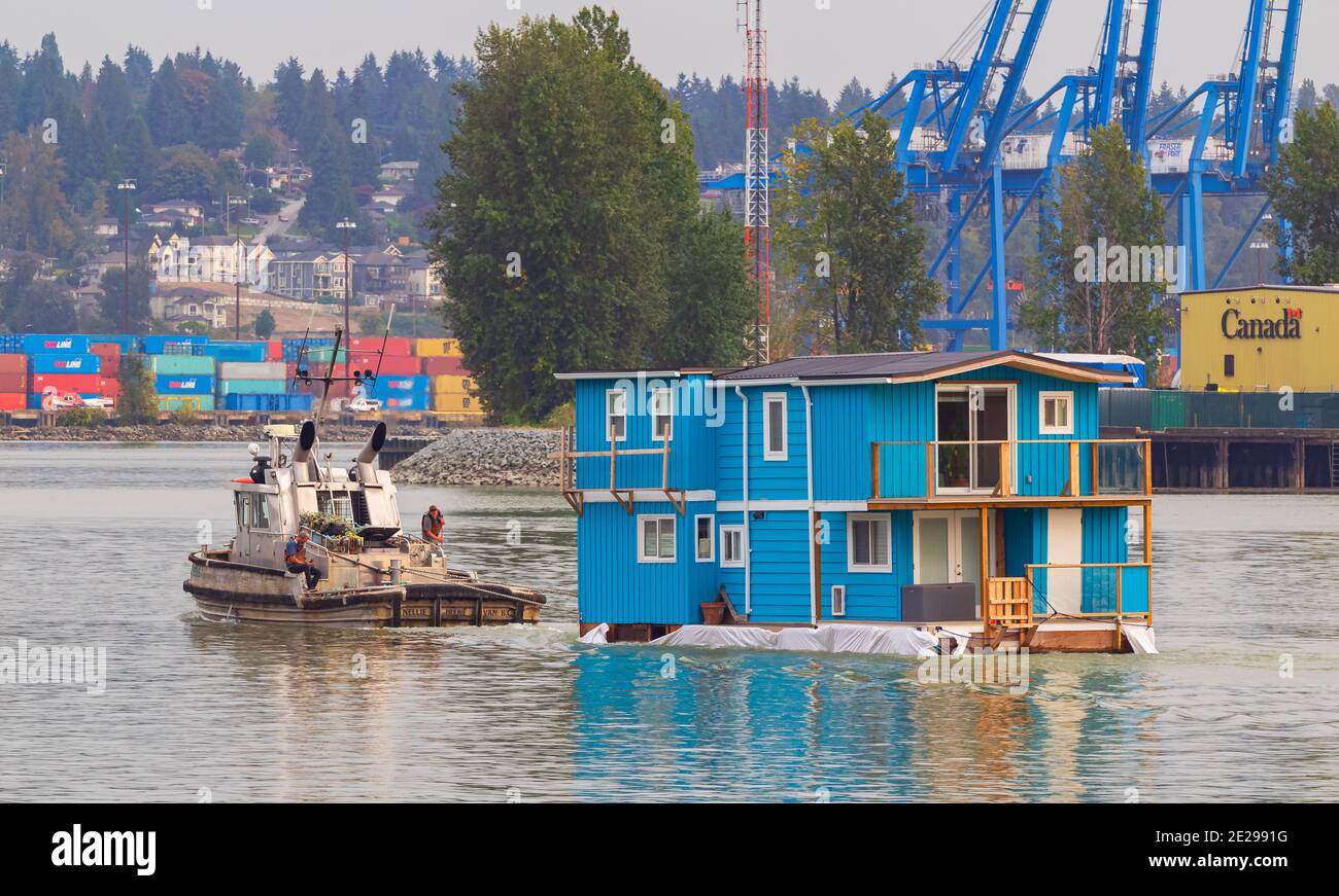 Tug boat and floating house hi-res stock photography and images - Alamy