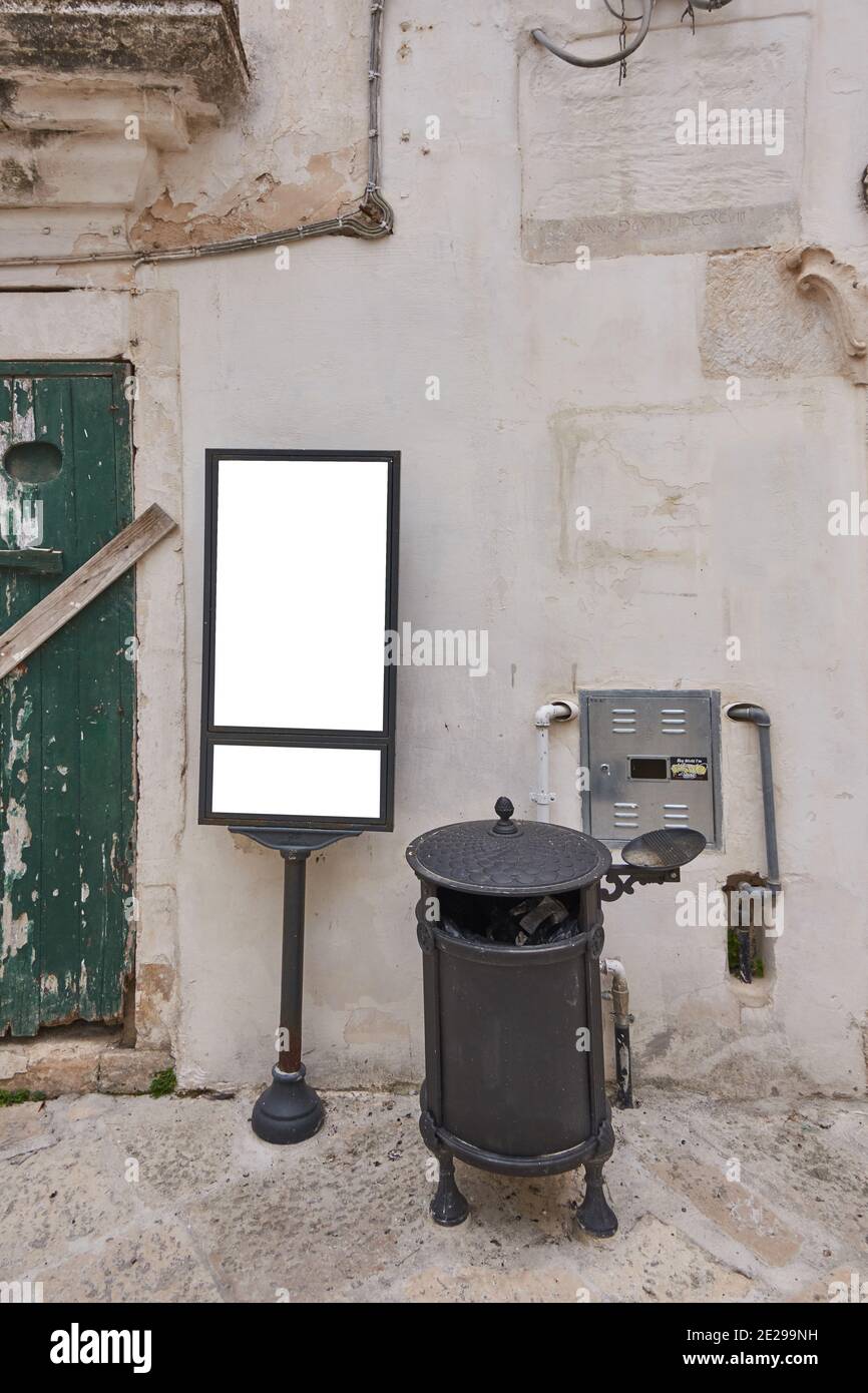 Vintage trash hi-res stock photography and images - Alamy