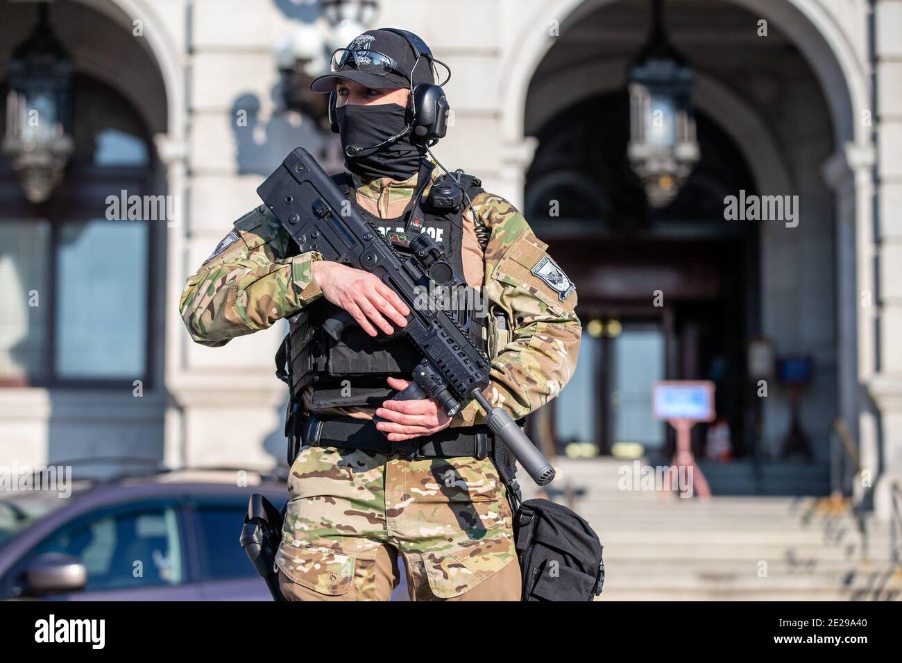Fbi tactical hi-res stock photography and images - Alamy