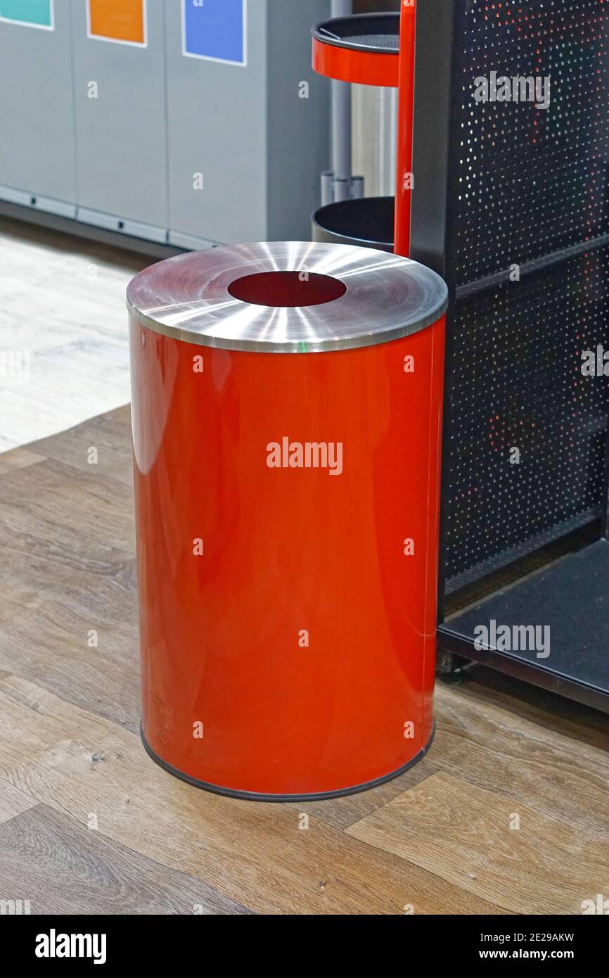 Modern recycle bin in office hi-res stock photography and images - Alamy