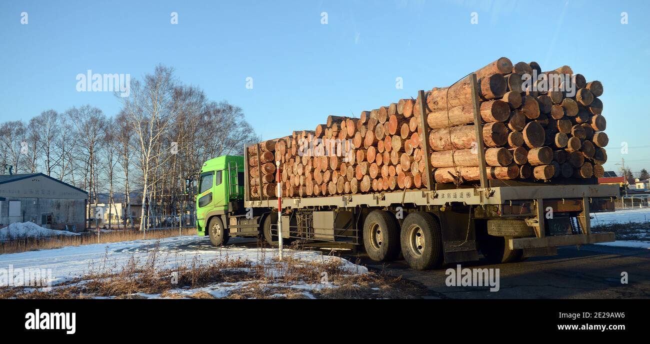 Logs truck hi-res stock photography and images - Alamy