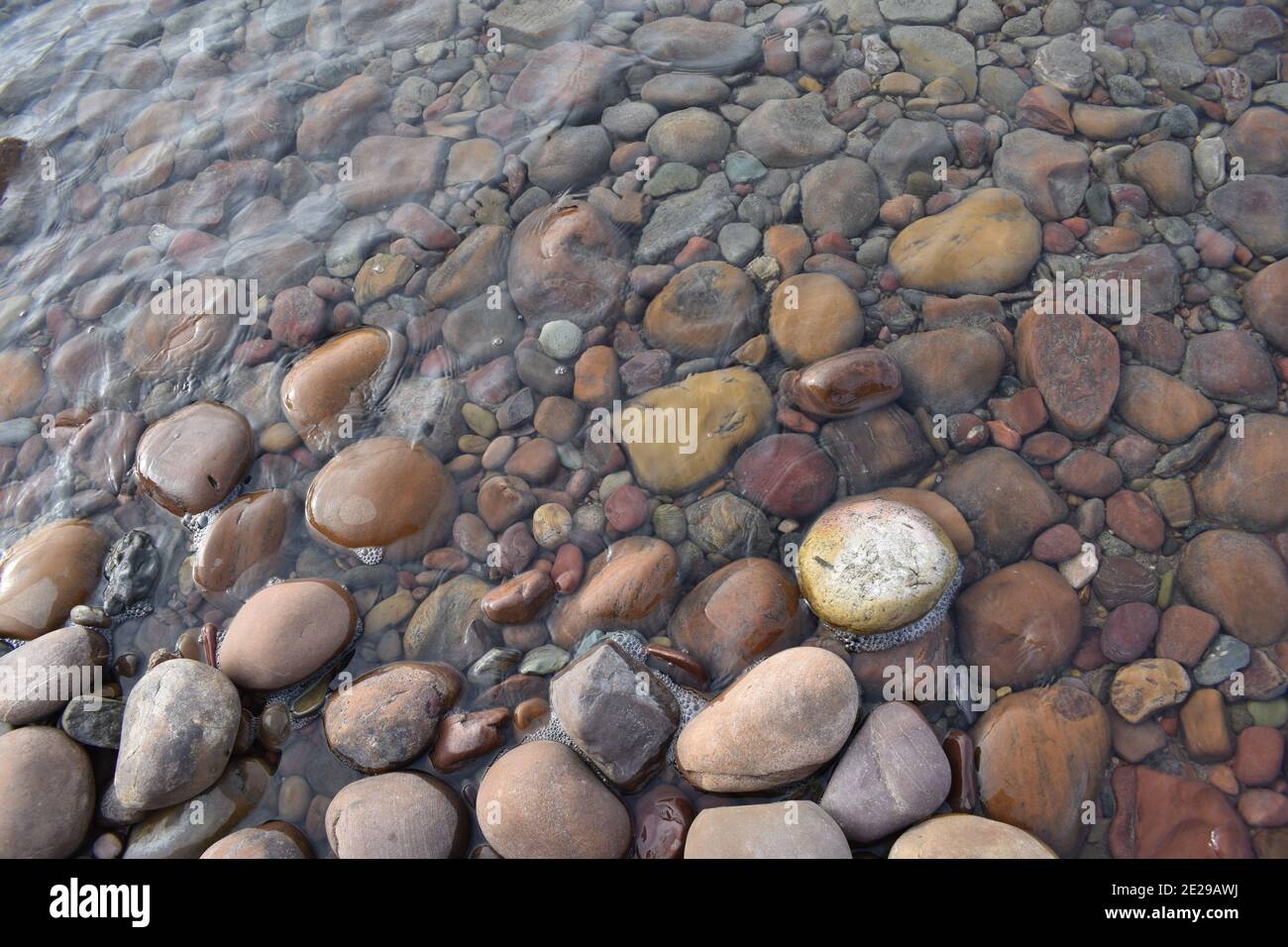 Clear water with rocks hi-res stock photography and images - Alamy